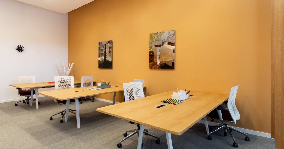 Deira, Dubai: Flexible Office Space & Business Hub